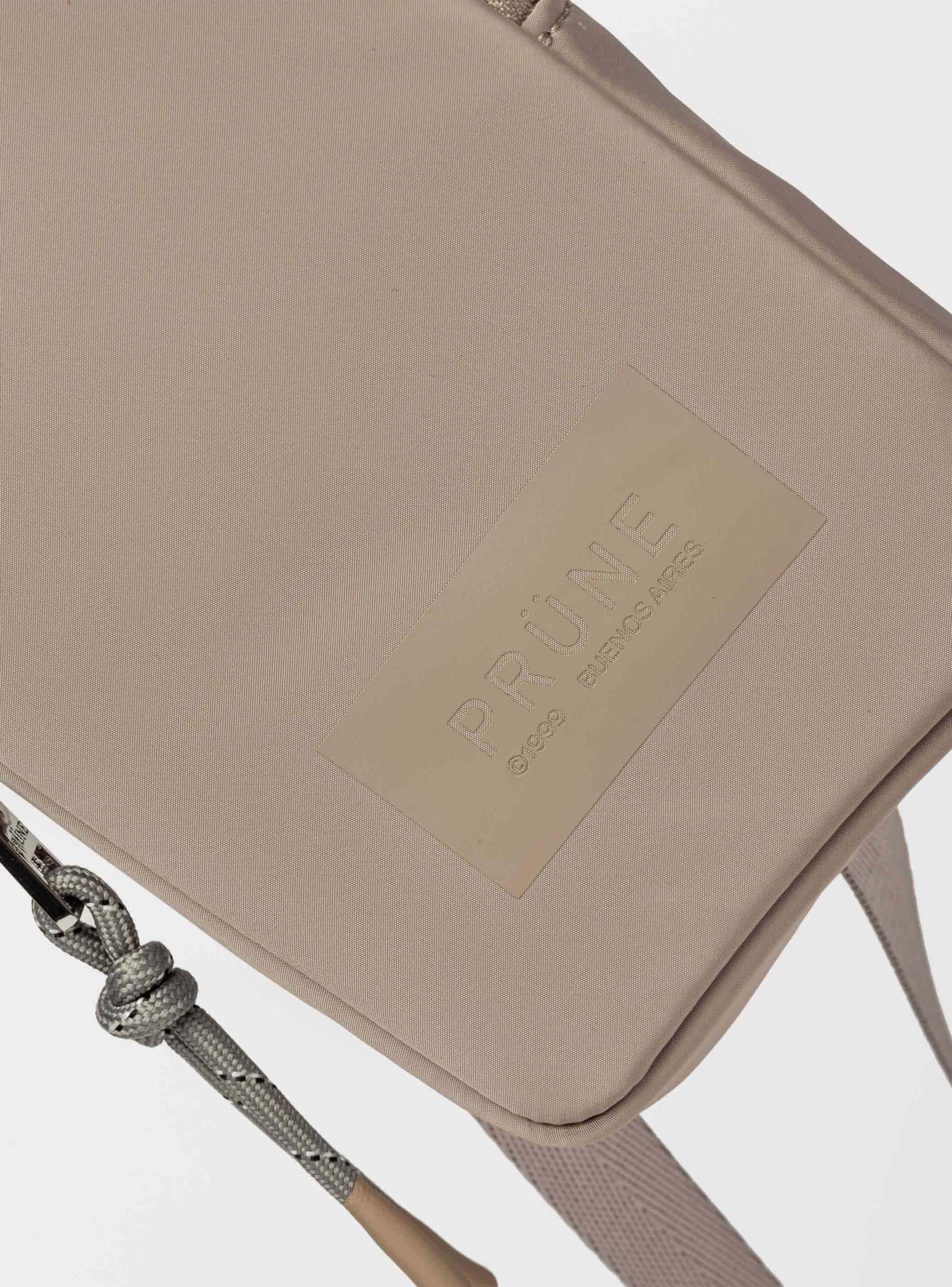 Porta Celular Azami Beige Prüne | Paris.cl